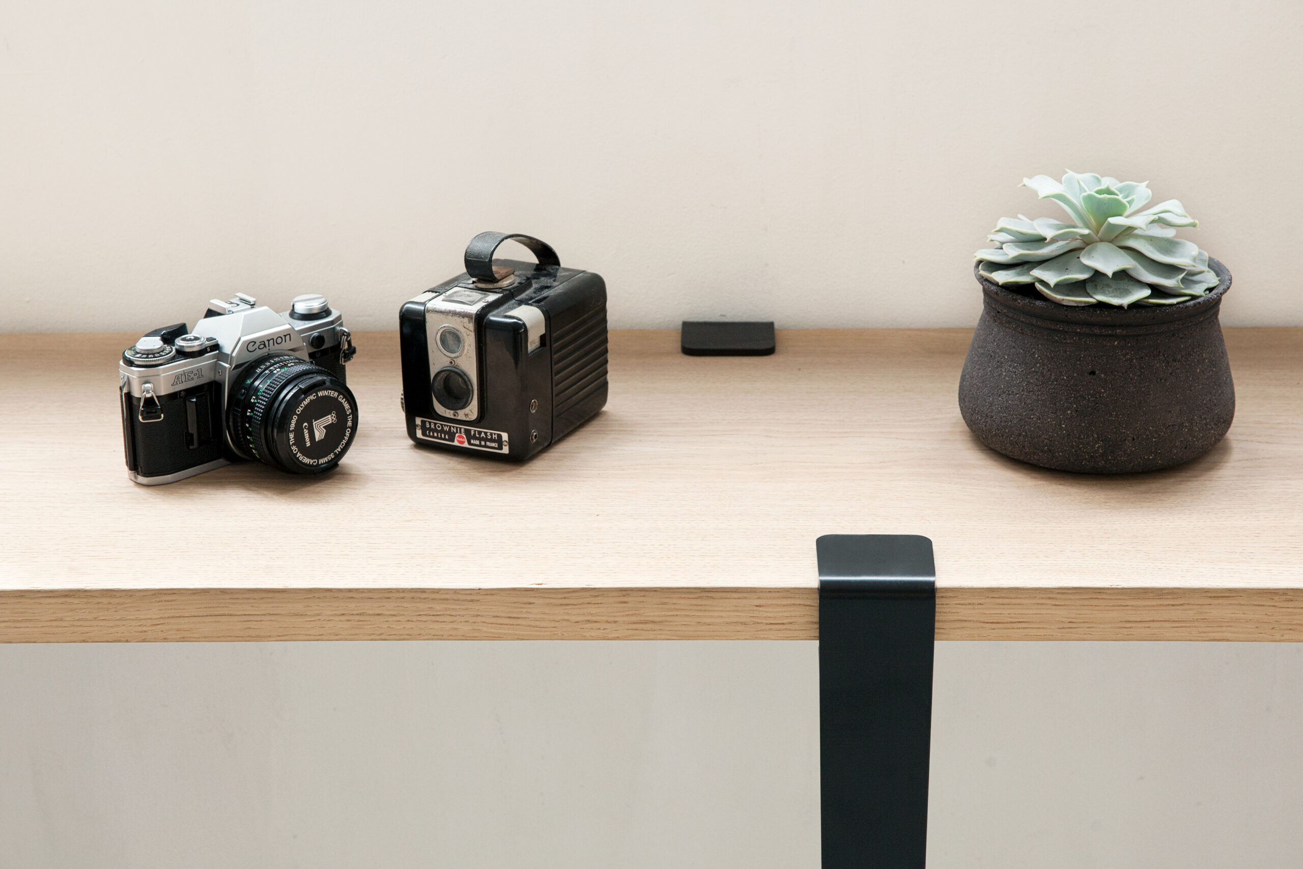 Table leg 75cm and wall BRACKET pack