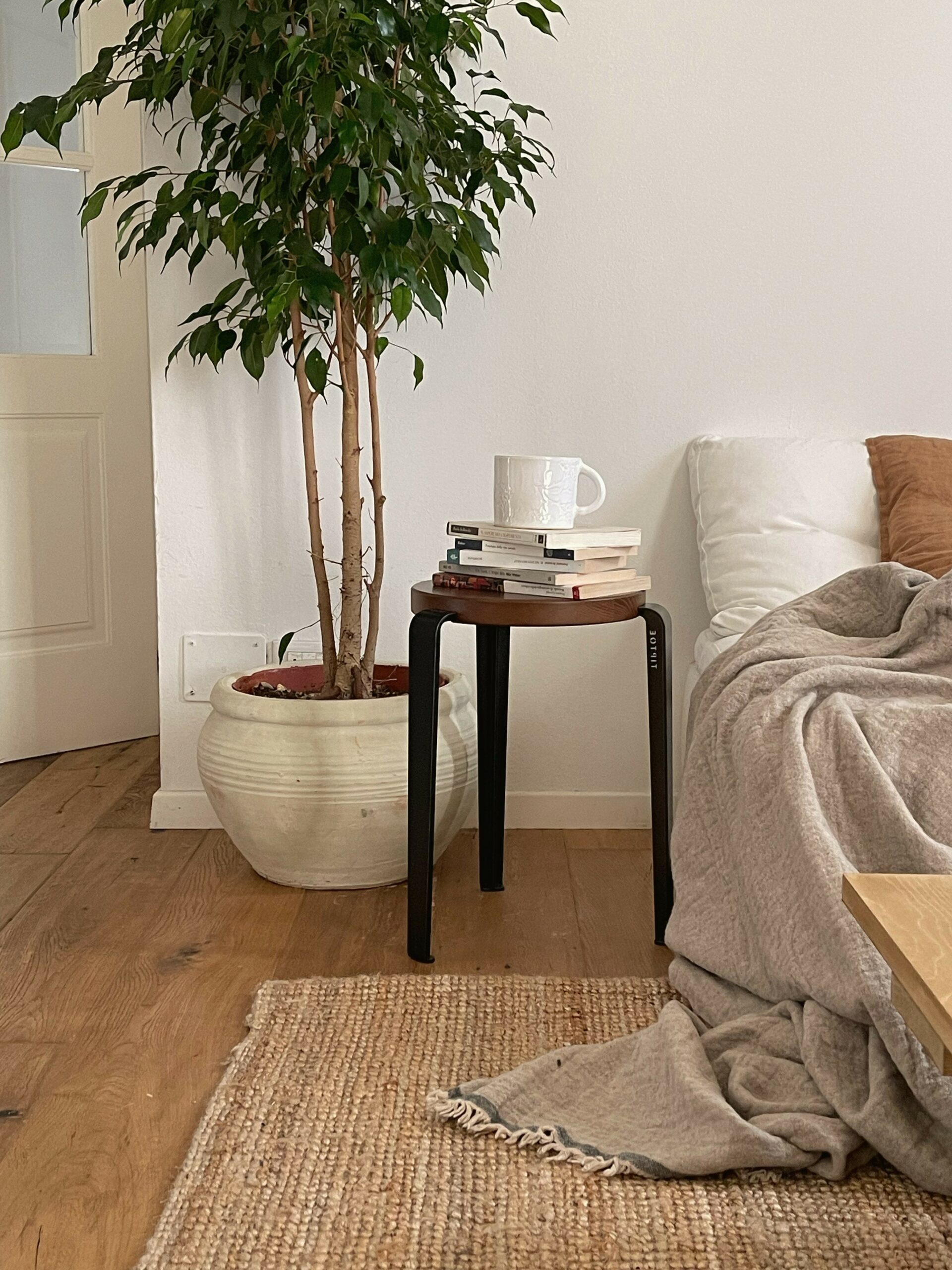 LOU stool in eco-certified wood - sustainable furniture