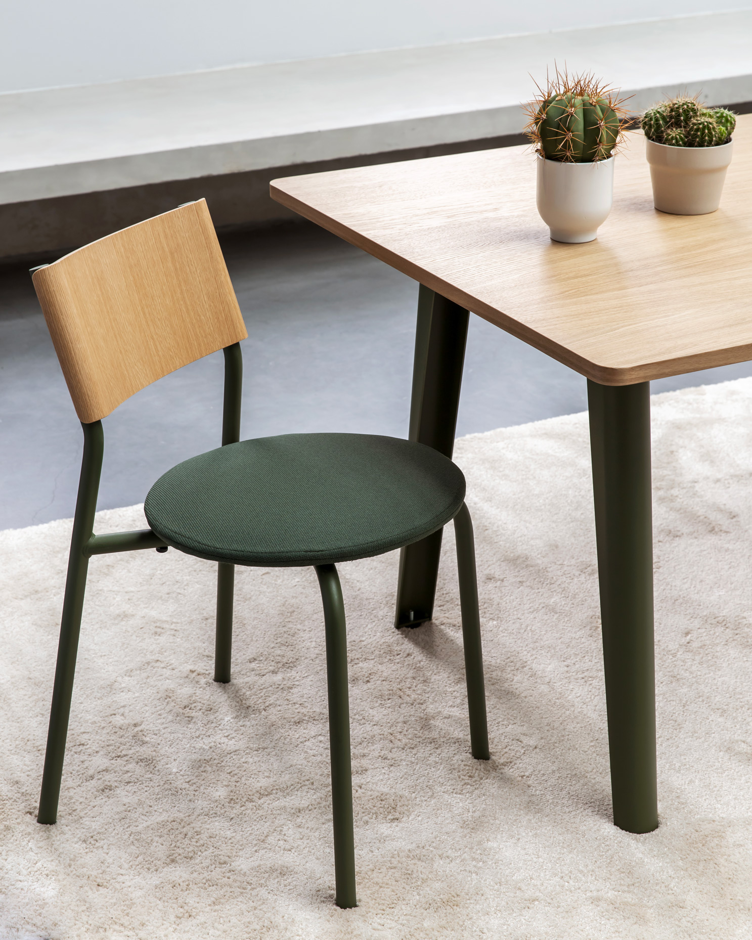 NEW MODERN, the new table system for large desks and tables