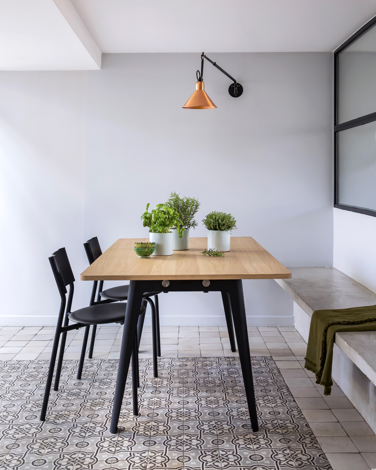 NEW MODERN, the new table system for large desks and tables