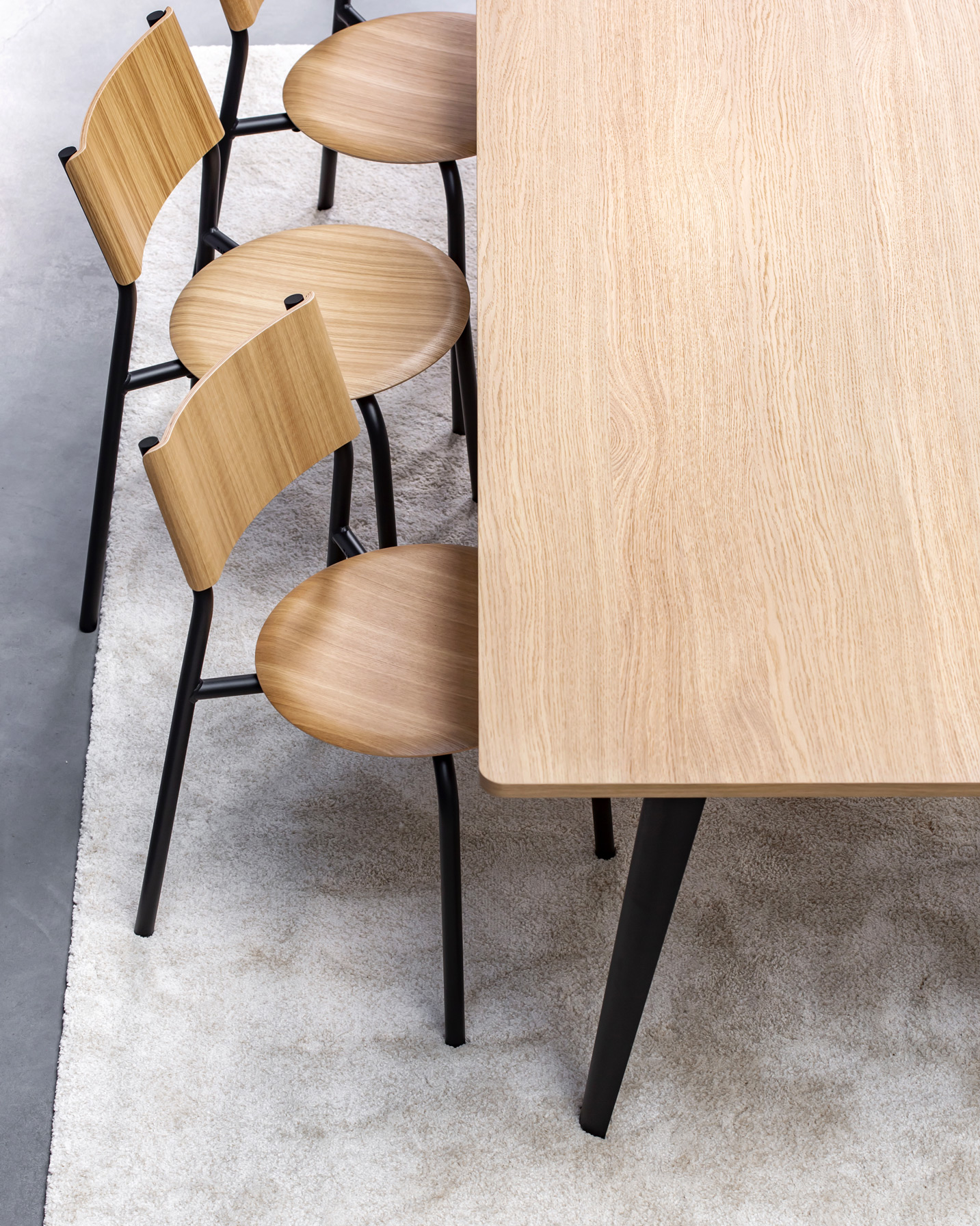 NEW MODERN, the new table system for large desks and tables