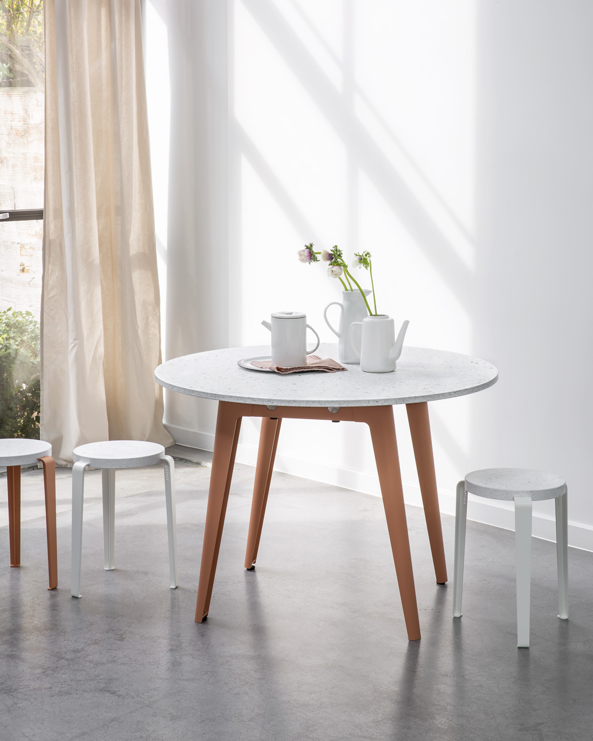 NEW MODERN round dining table in recycled plastic