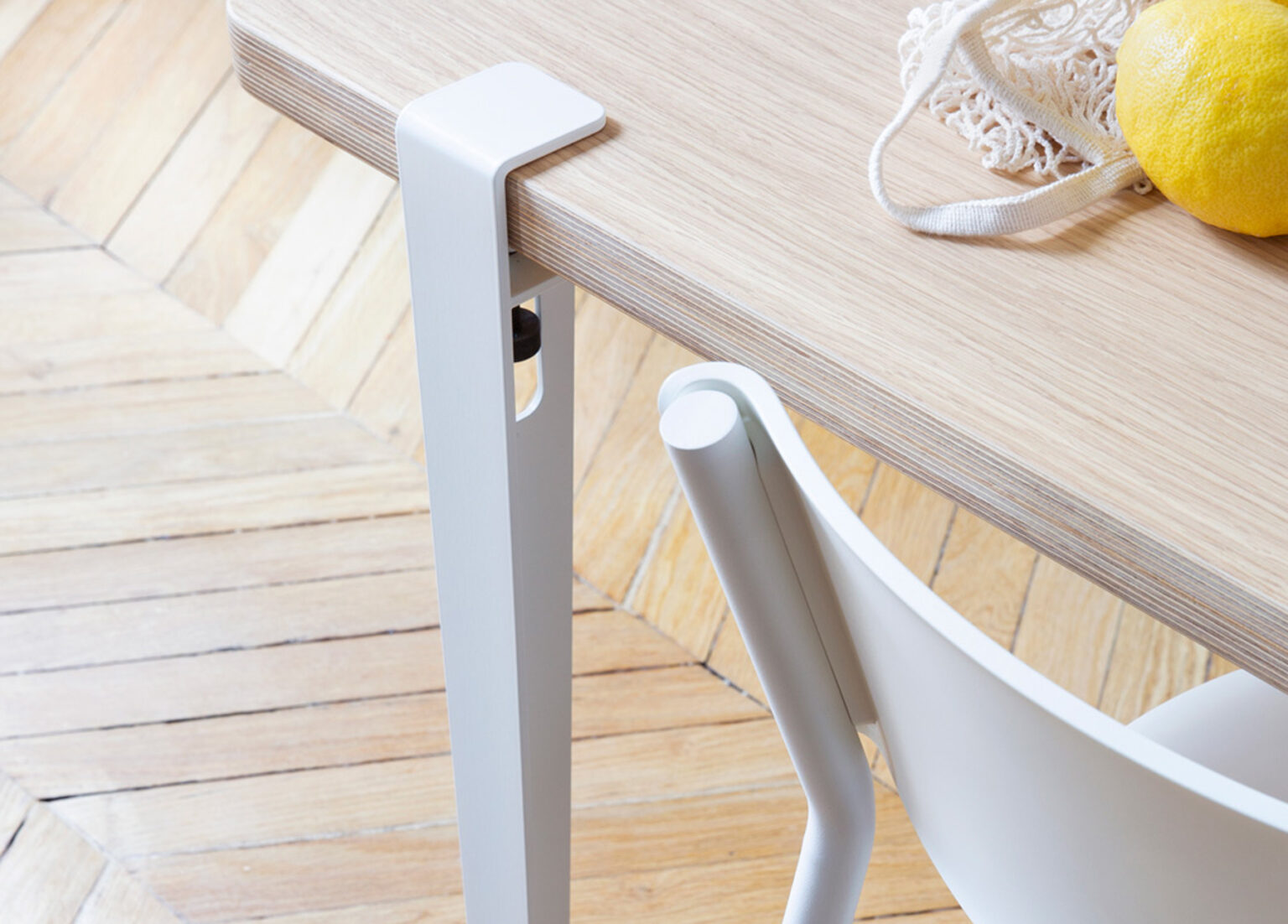 Table leg: create a unique and durable piece of furniture
