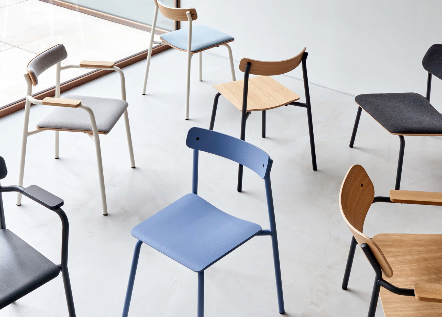 PANORAMA outdoor table in powder-coated steel