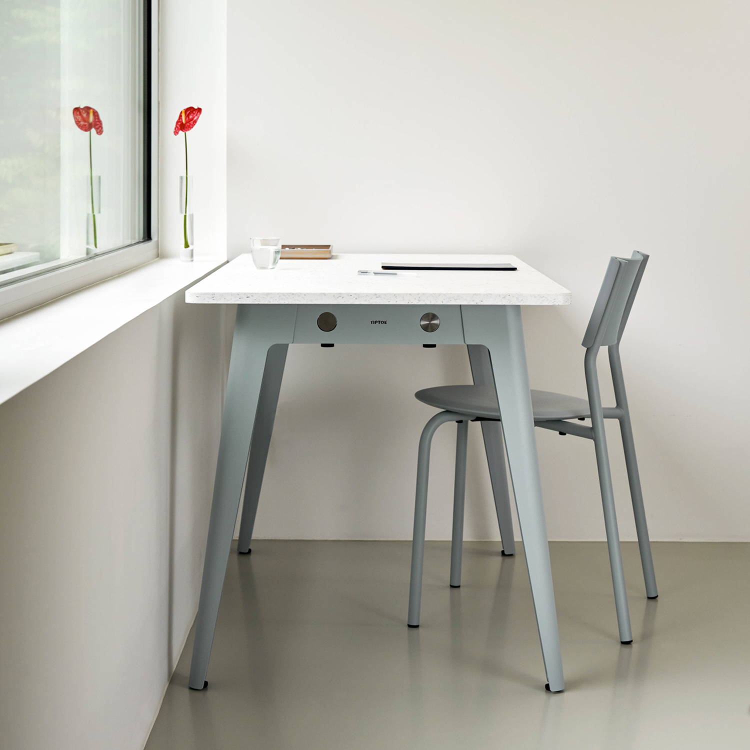 NEW MODERN desk in recycled plastic - TIPTOE collection